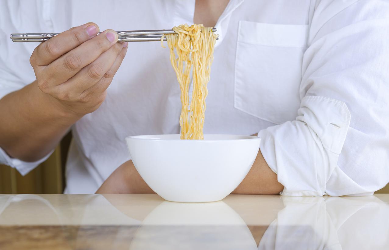 How To Eat With Chopsticks - Tricks, Types and What Not to Do